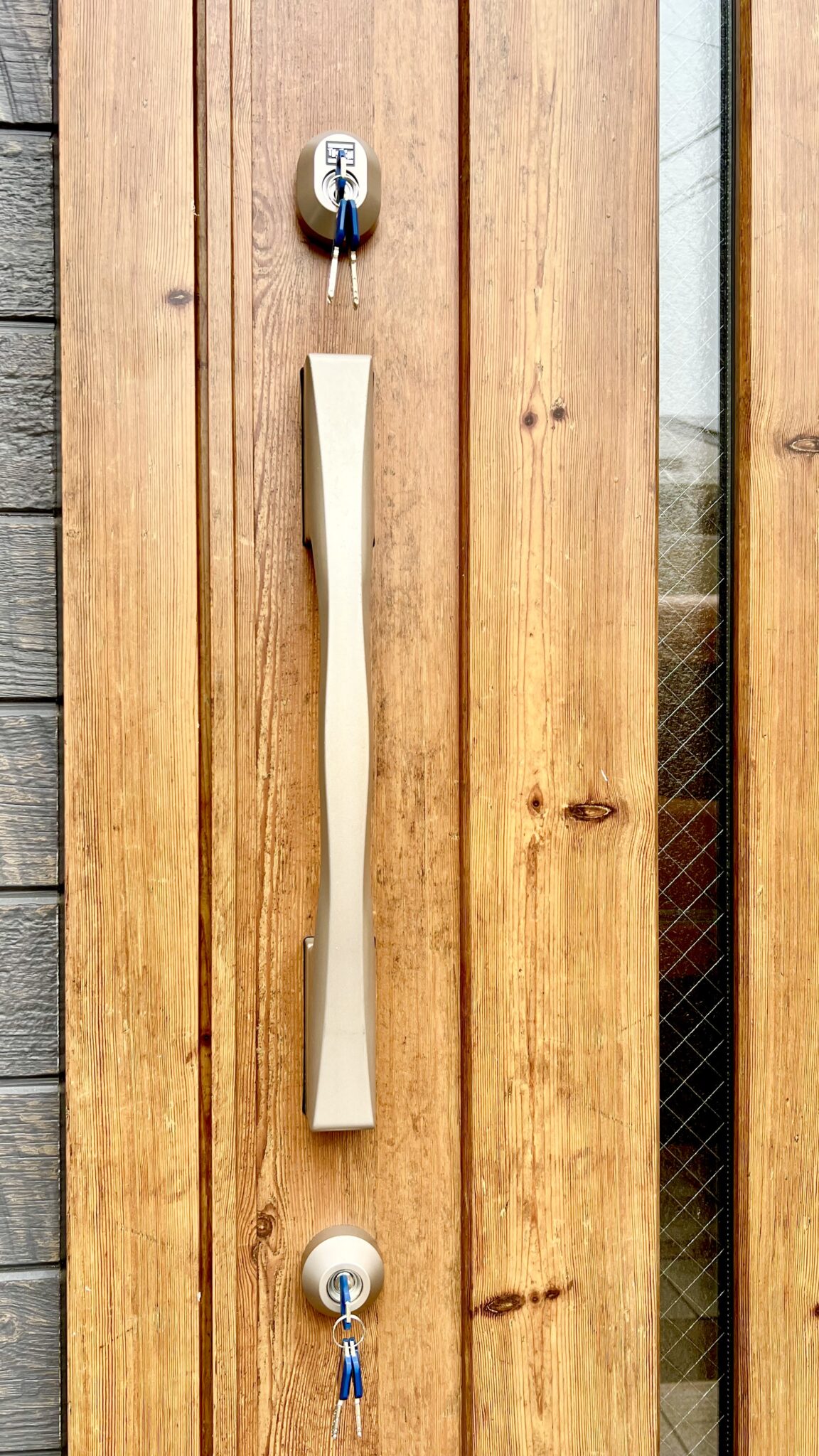 【外国人のお客様対応事例】枚方市で安心の鍵交換サービス｜TOSTEM・MIWA・KABA対応｜大阪で鍵のことなら【キーセンター大阪鍵匠】